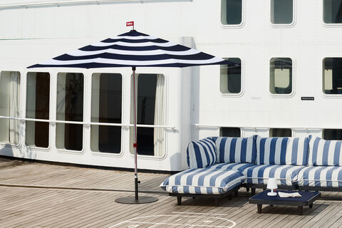 Large garden parasols in various designs | Fatboy