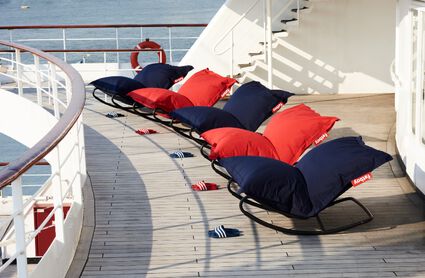 Rock 'n Roll: a modern rocking chair for indoor & outdoor use | Fatboy