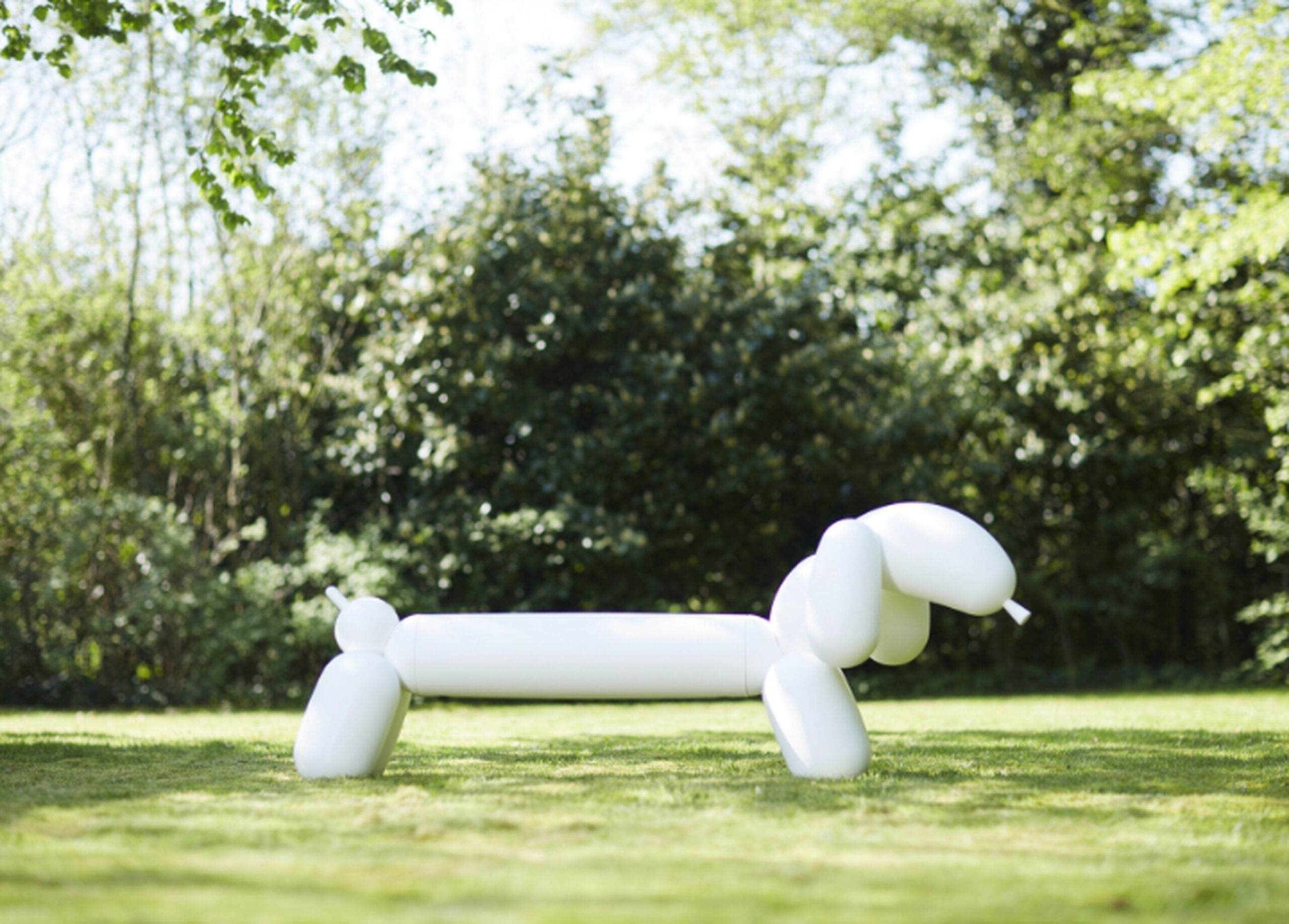 Attackle!: a small plastic bench with a woof | Fatboy