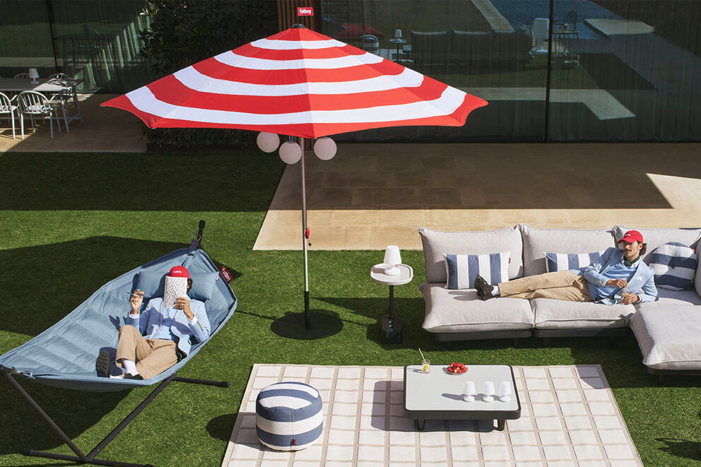 Parasol Red incl Base Light Grey | Fatboy