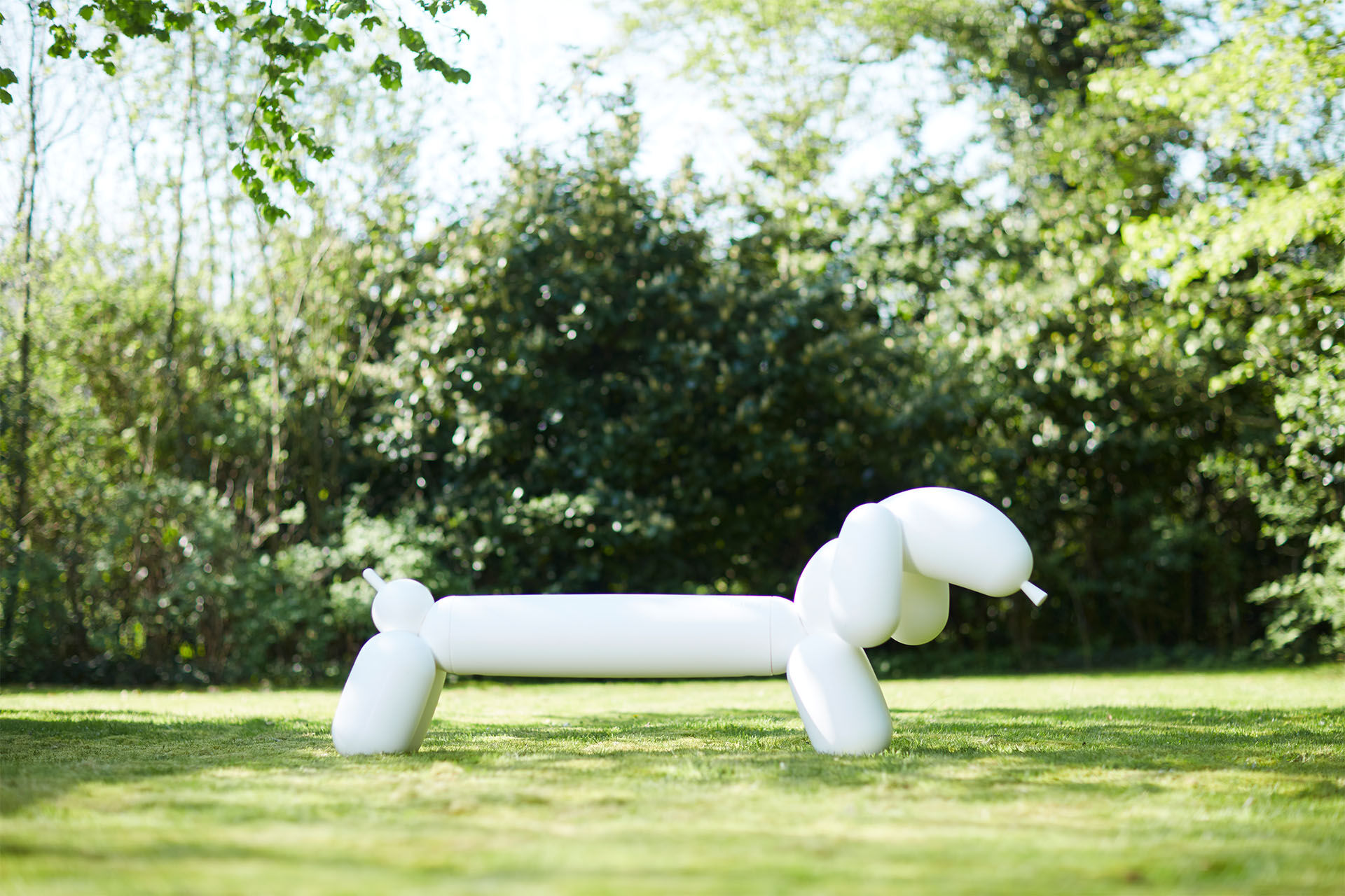 Attackle!: a small plastic bench with a woof | Fatboy